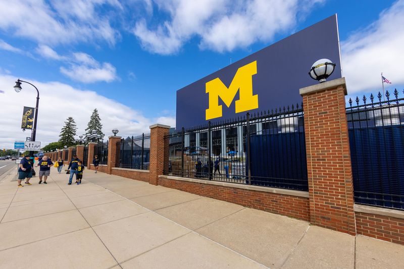 Adrian Hamilton, three-star OL, flips to Michigan football