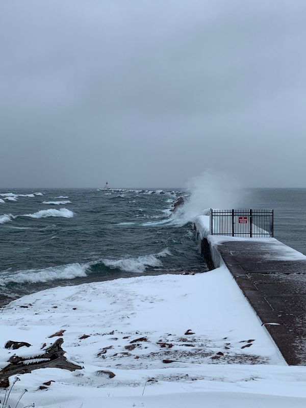 Blizzard may drive 34-foot waves on Lake Superior. Here's where