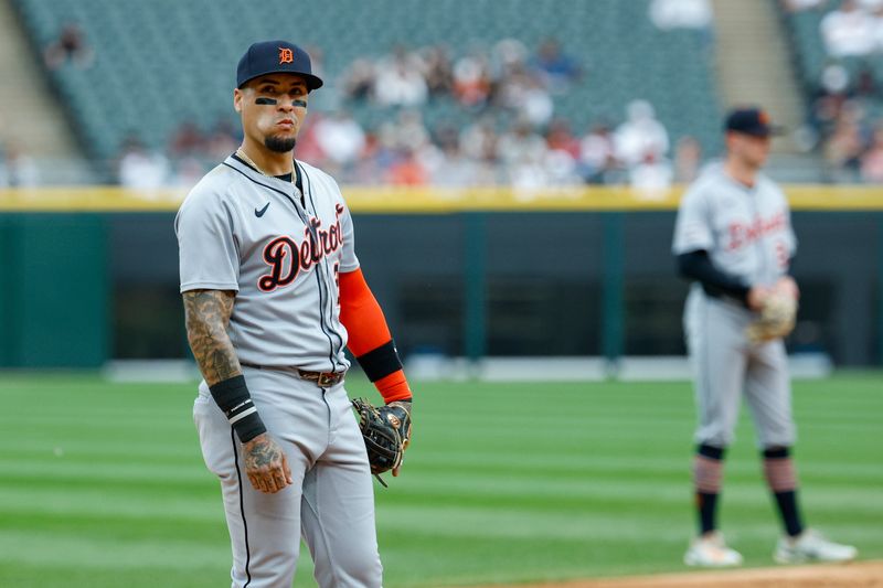 How is Javier Báez helping Detroit Tigers behind the scenes? With ...