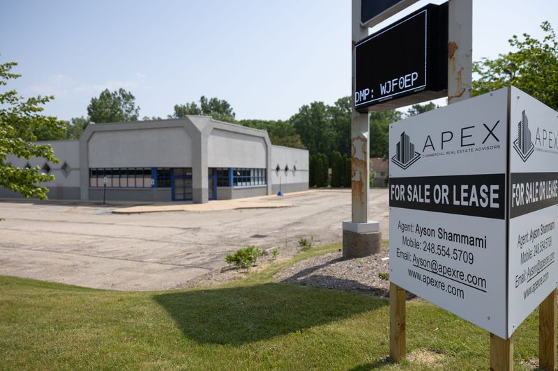 Family-owned beer, wine and liquor store set to open in Holland. Here's ...