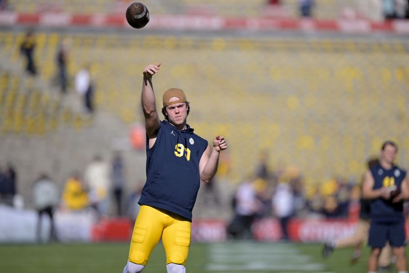 Punting with purpose: How Michigan football's Hudson Hollenbeck honors his late mom
