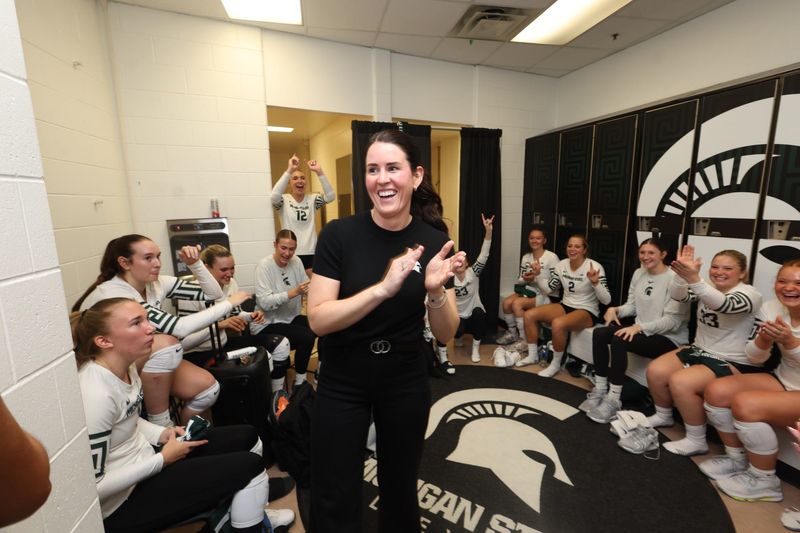 Kristen Kelsay starts 2-0 as MSU's volleyball coach with weekend sweep