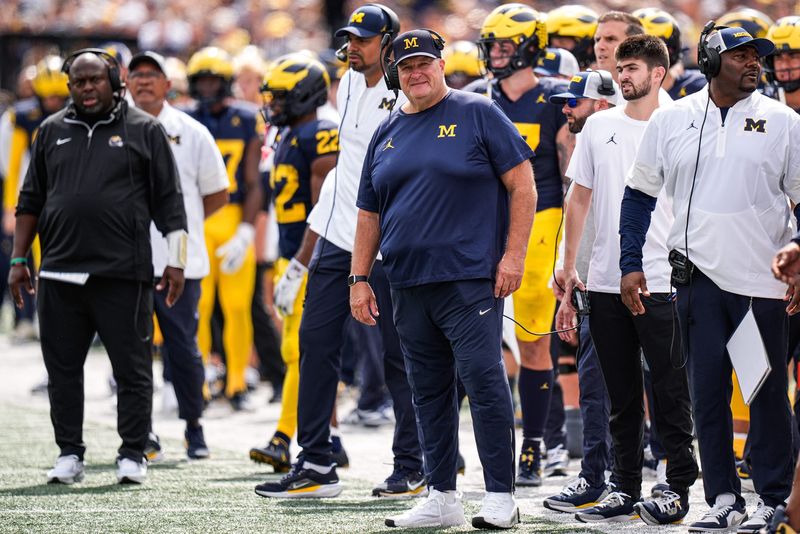 Biff Poggi hopes to be Michigan coach, fix 'malfunctioning' program