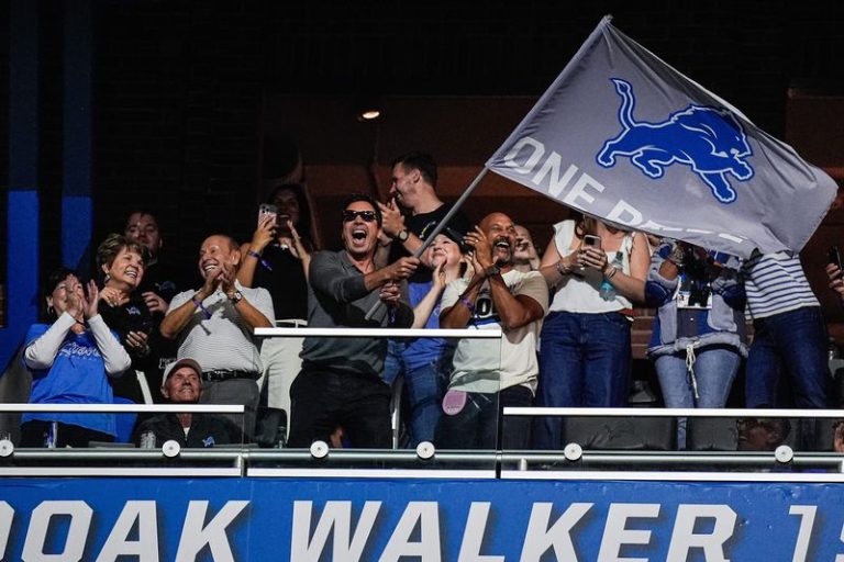 See all the celebrities at Ford Field for Lions' game, from Jimmy ...