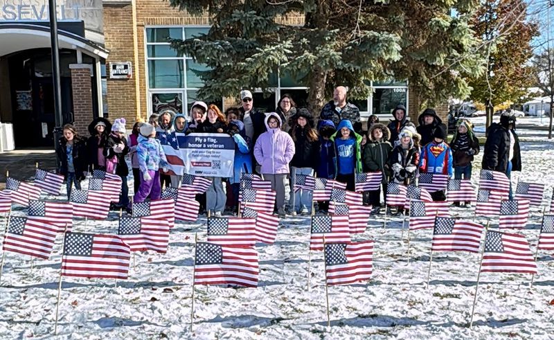 Roosevelt students plant 48 flags for veterans after school raises $655 ...
