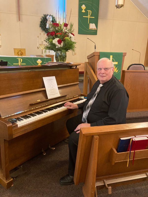 Monroe County man unexpectedly became an organist. Now, it's his 50th year