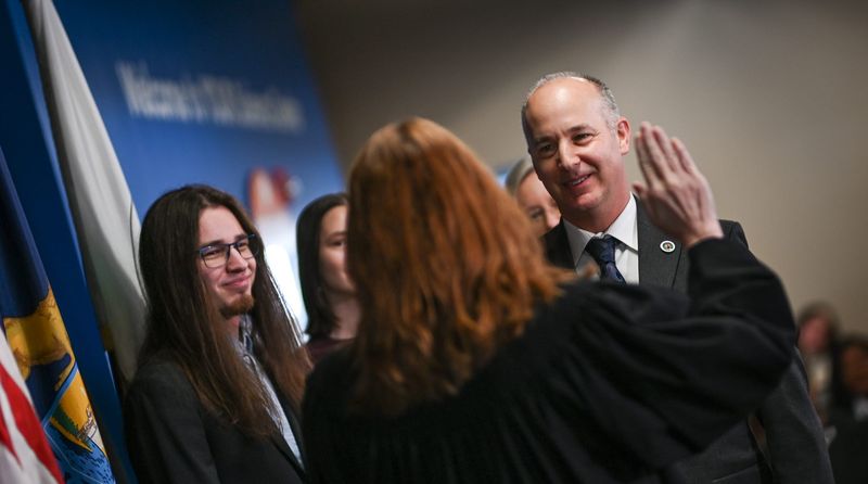 6 Lansing elected officials take oaths of office
