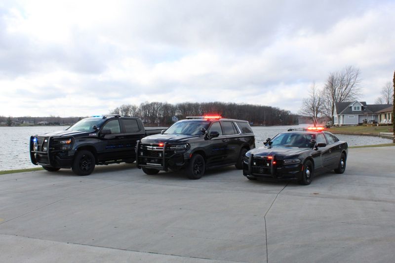 Somerset man, two dogs die after falling through ice on Lake Somerset