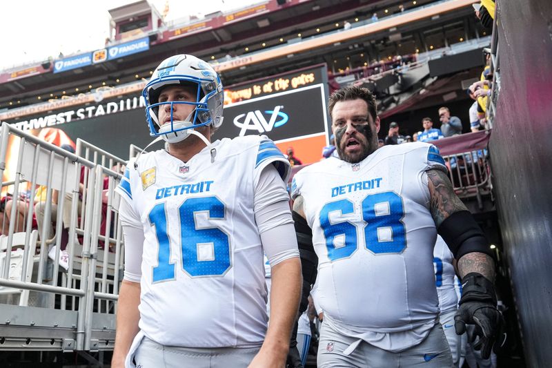 Longtime Lions LT Taylor Decker weighing retirement