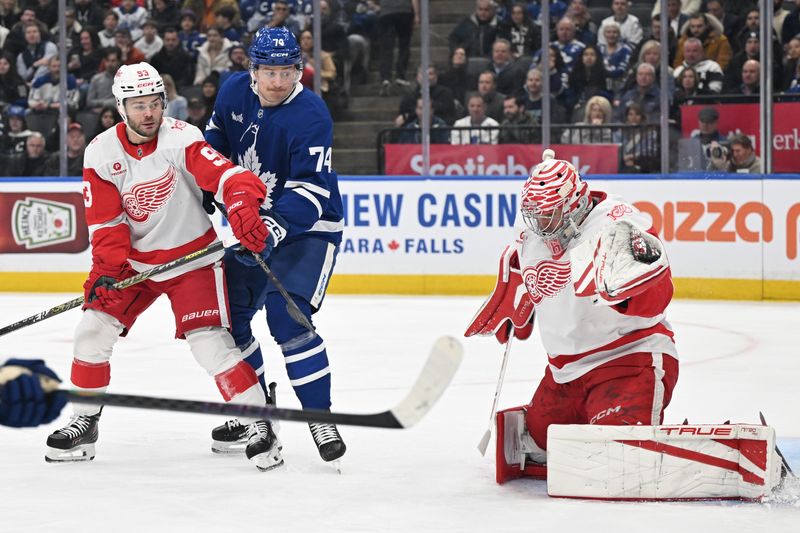 Detroit Red Wings complete sweep of Maple Leafs with 2-1 win in OT