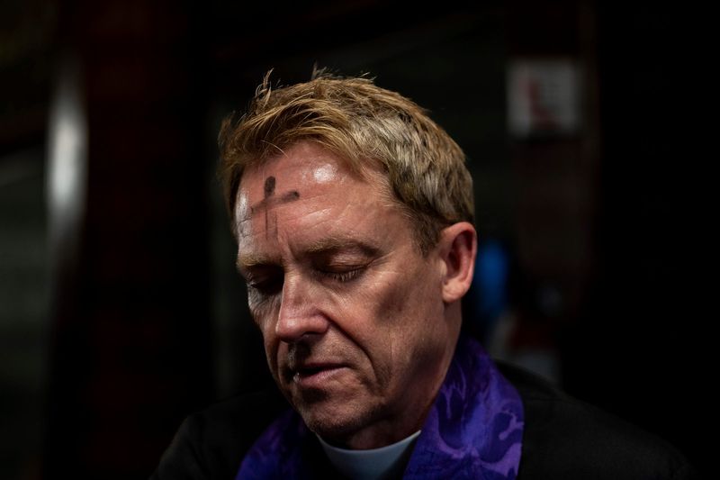 Episcopal priest takes Ash Wednesday outside with 'Ashes to Go'