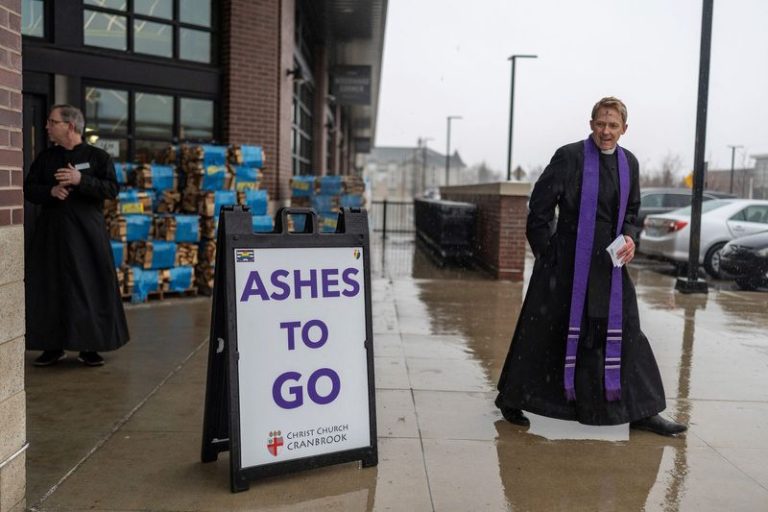 Episcopal priest takes Ash Wednesday outside with 'Ashes to Go'