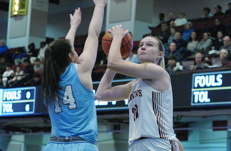 Albertus Magnus girls basketball star Julia Scott commits to Clemson ...