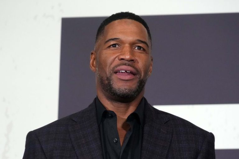 Michael Strahan had hilarious reaction to Myles Garrett breaking sack ...