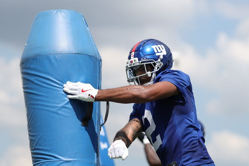 Giants' Dexter Lawrence: Deonte Banks, Cor'Dale Flott 'speaking up a little bit'