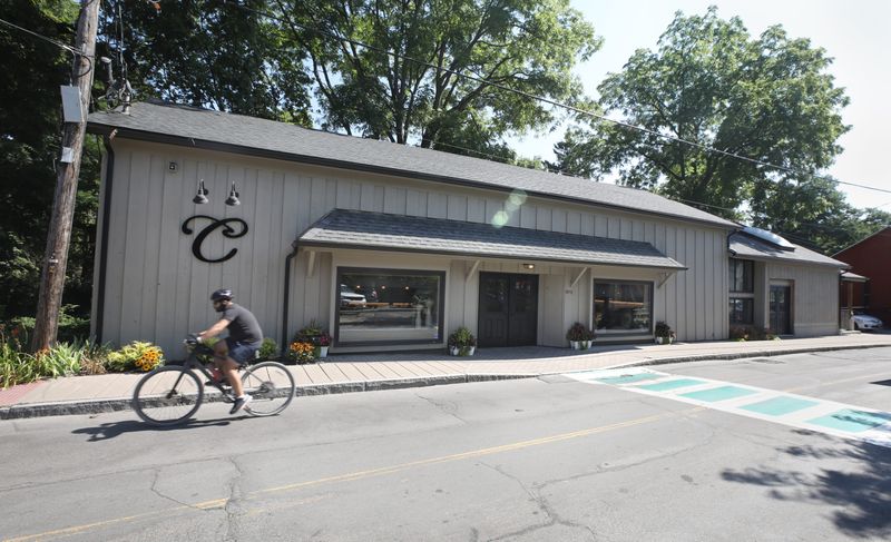 New wine bar opens in Pittsford's Schoen Place: Take a peek