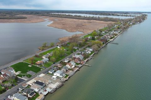 Lake Ontario water levels rise above key threshold, raising flood risk
