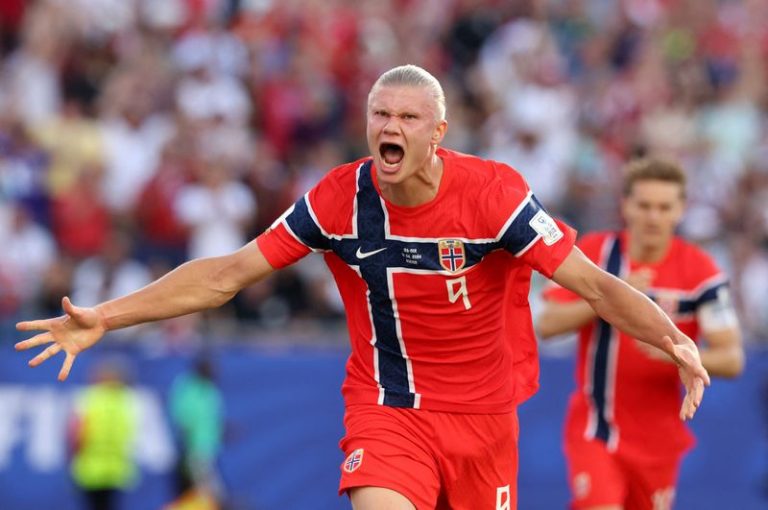 Norwegian soccer fans do 'viking row' in Times Square for World Cup
