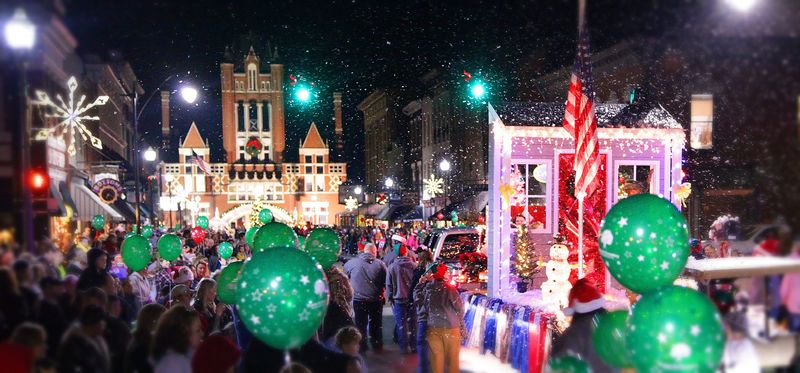 Here are 8 charming Christmas towns to visit in Kentucky this year