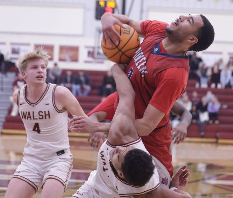 Walsh's depth dooms Malone in NCAA college men's basketball win