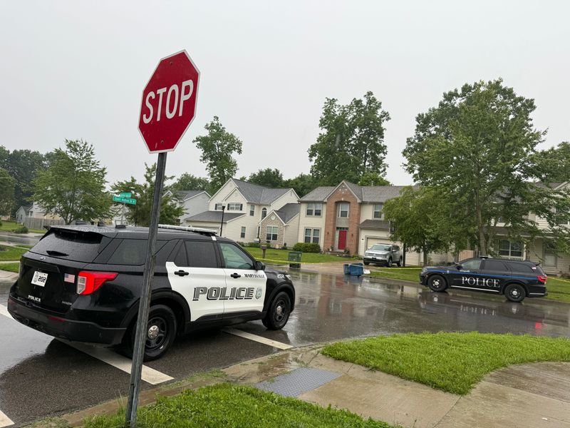 'He's on a scooter now': 911 calls give new details on shootout suspect ...
