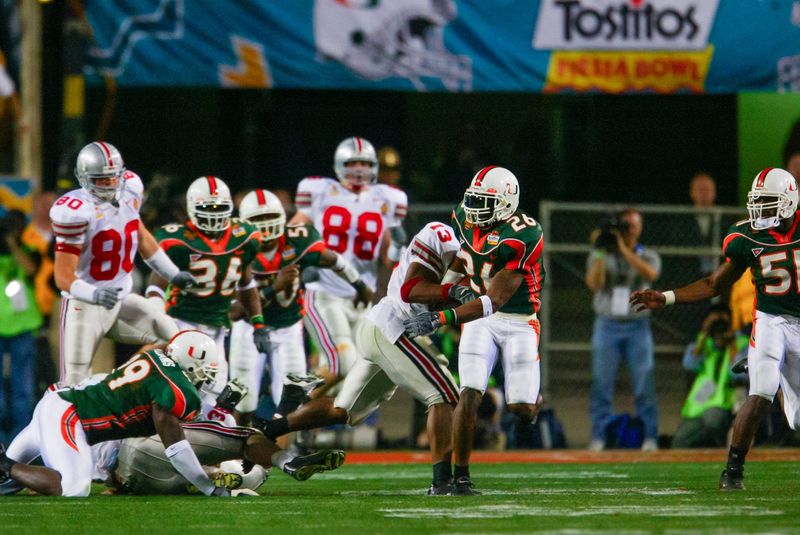 Ex-Ohio State RB Maurice Clarett suits up as the Grinch, taunts Miami