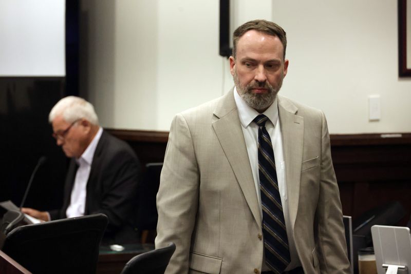 Chuck Jones fights 'ludicrous' story involving wine, a flashlight and lies
