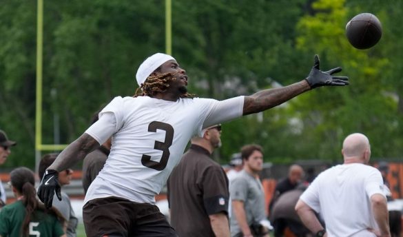 Deshaun Watson or Shedeur Sanders means familiar face for Jerry Jeudy