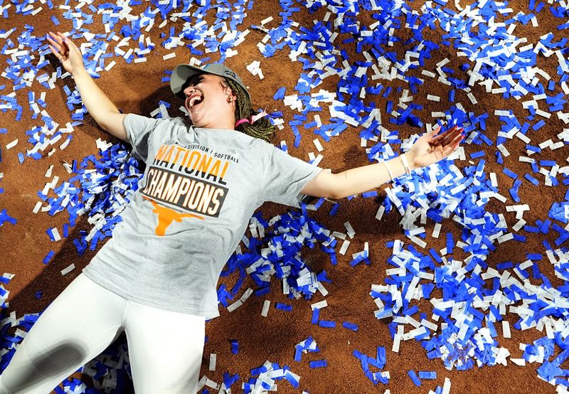 Light the Tower! Texas softball national title sets off celebration ...