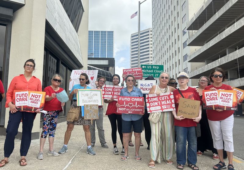 Nurses gather at Michael Cloud's Corpus Christi office to protest ...
