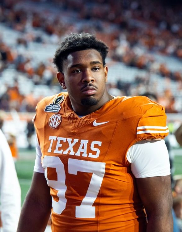 Longhorns keep key piece of defensive line, Alex January back in 2026