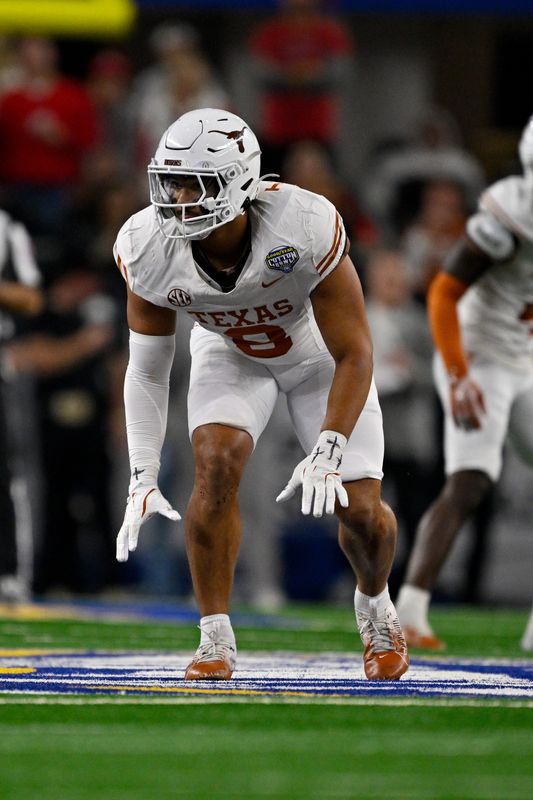 Texas Football LB Trey Moore named Campbell Trophy semifinalist