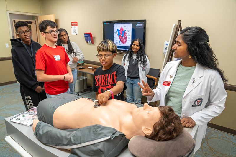 Docs for a Day: Texas Tech HSC SNMA gives Lubbock students taste of ...