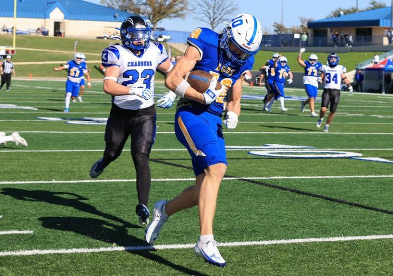 Lubbock Christian football strikes last to top Dallas Christian for ...