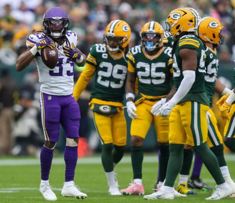 NFL RB Aaron Jones 1 of 3 finalists for USAA's Salute to Service Award