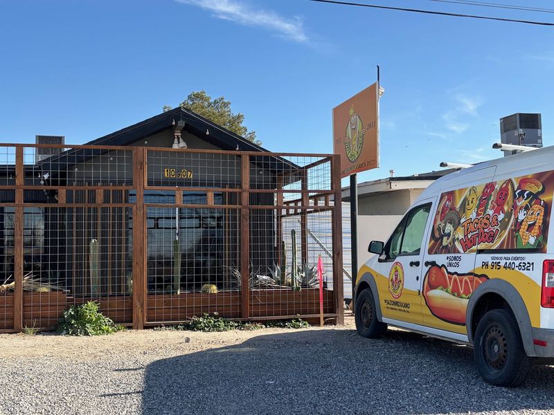 Hot dog restaurant receives low health inspection score: See list