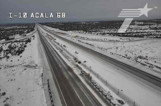 Texas winter storm 2026 drops snow in El Paso, closes roads