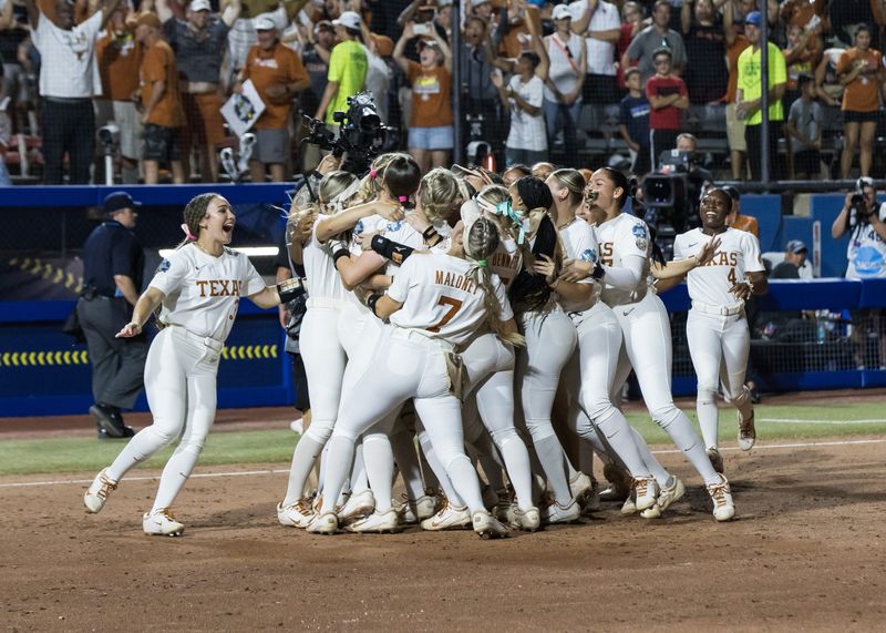 Texas Softball shows off National Championship rings and special honor