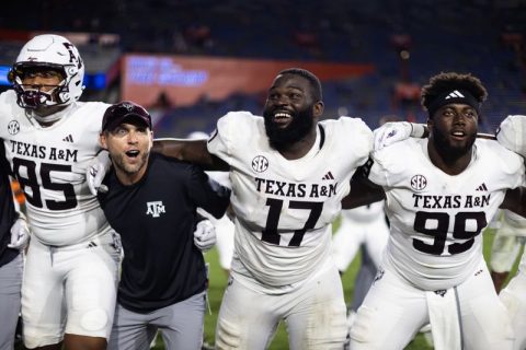 Elite in-state kicker commits to Texas A&M