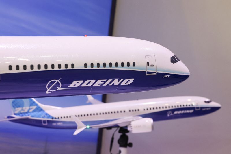 Boeing blunts flydubai fleet setback with new jet order