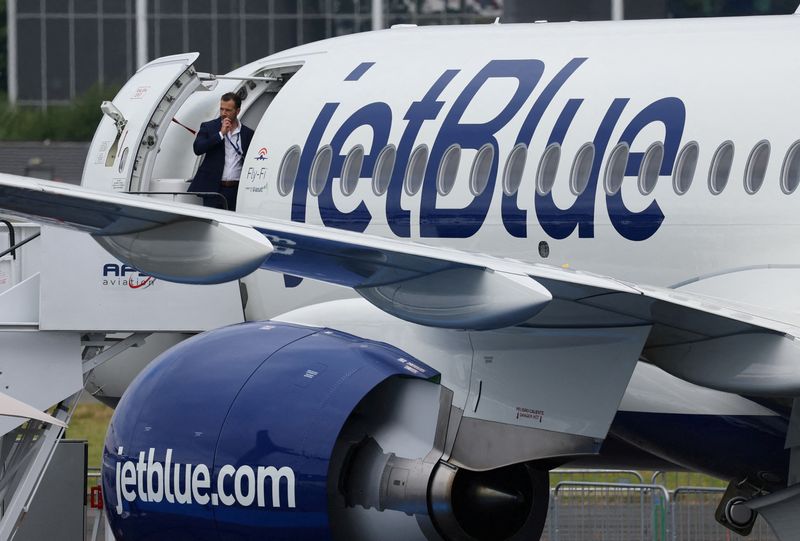 JetBlue ground workers seek union vote, IAM says