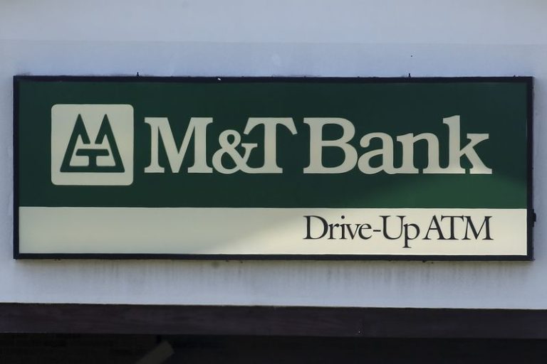 M&T Bank's fourth-quarter profit lifted by interest income growth