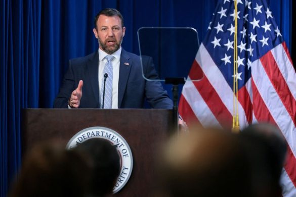 US draws up plans to halt immigration, customs processing at 'sanctuary ...