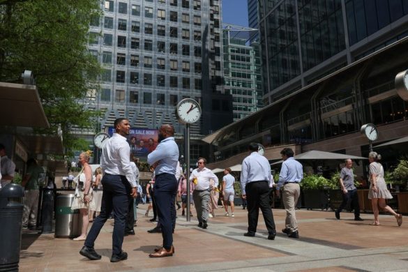 UK firms pause hiring as Iran war stings, REC survey shows