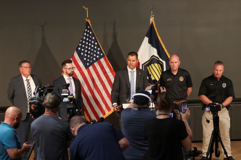 No suspect in custody in Charlie Kirk shooting after hours of confusion