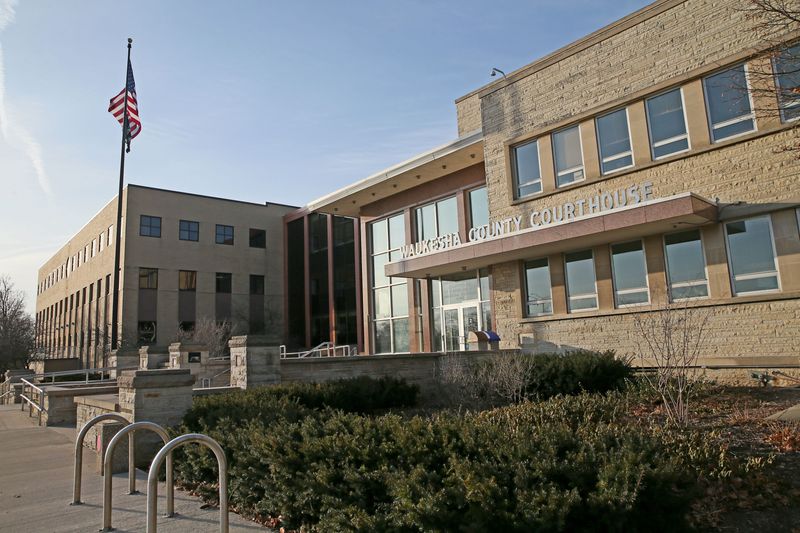West Allis man gets 20-year sentence for OWI crash that killed 17-year ...