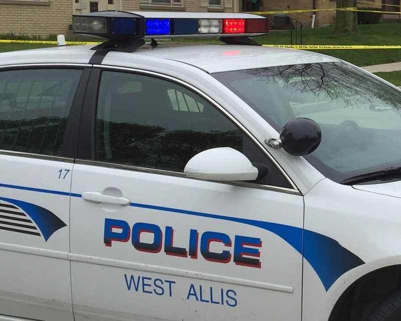 Man, 36, dies in high-speed motorcycle crash in West Allis, police say