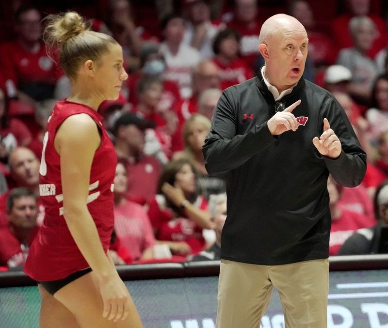 Wisconsin Badgers volleyball picked to finish third in Big Ten in 2025 ...