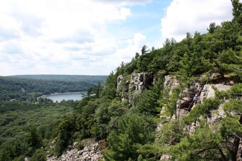 84-year-old rock climber dies after fall at Devil's Lake State Park