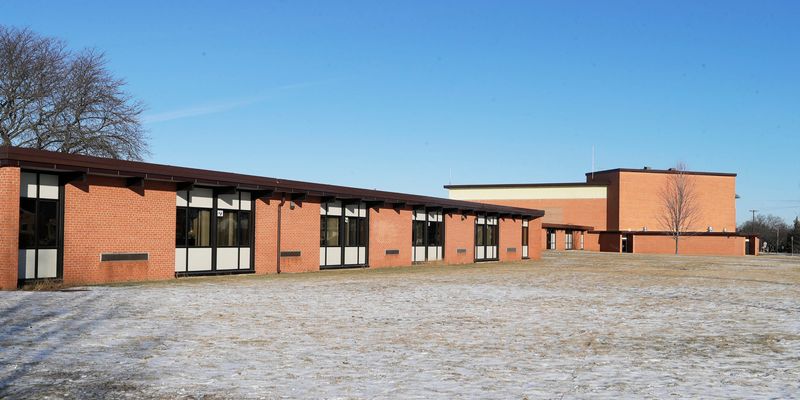 Over 100 attend OASD board meeting in wake of Oshkosh West teacher’s ...